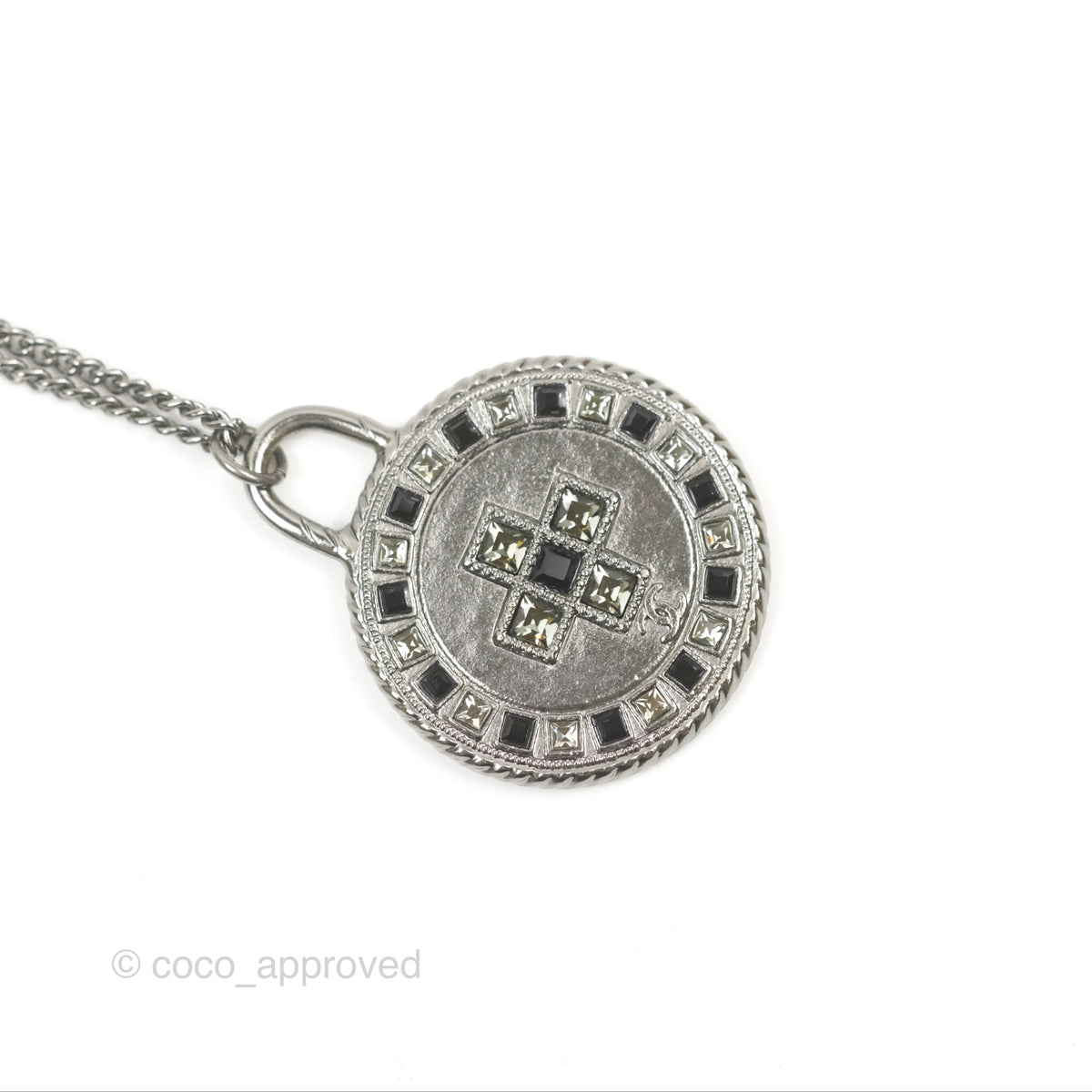 Chanel Round CC Necklace Crystal – Coco Approved Studio